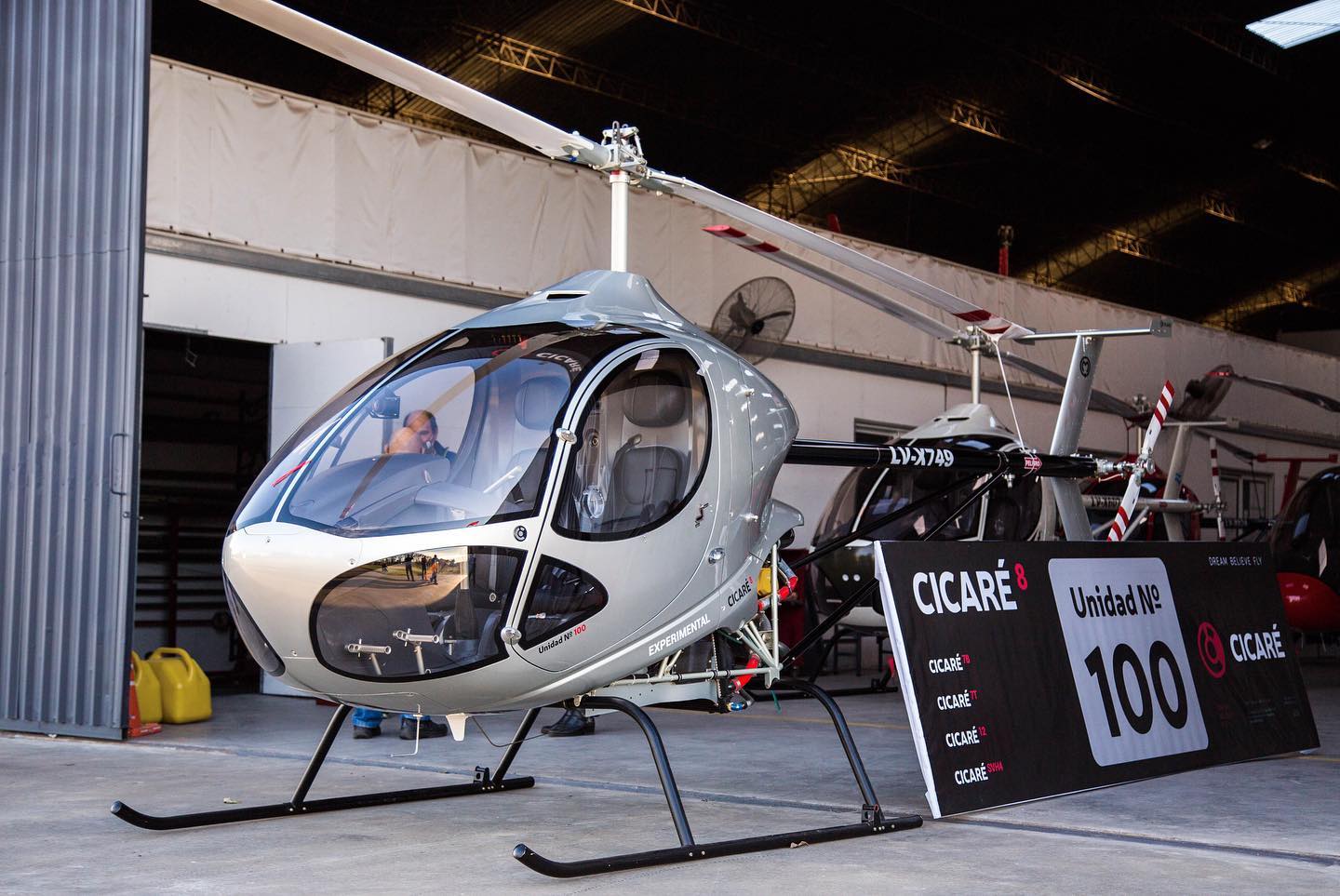 Cicaré entrega su helicóptero n° 100 (?) | AgendAR