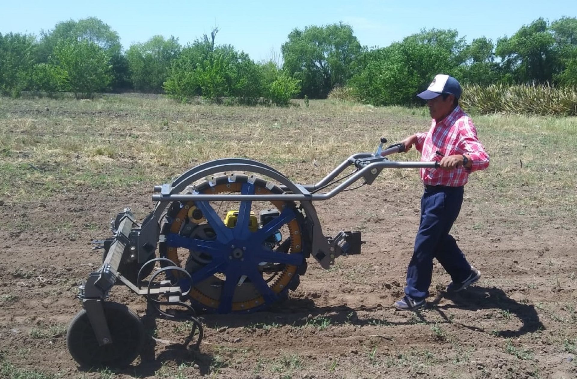 Desde el INTA llega el "Chango": un tractor pequeño para el pequeño ...